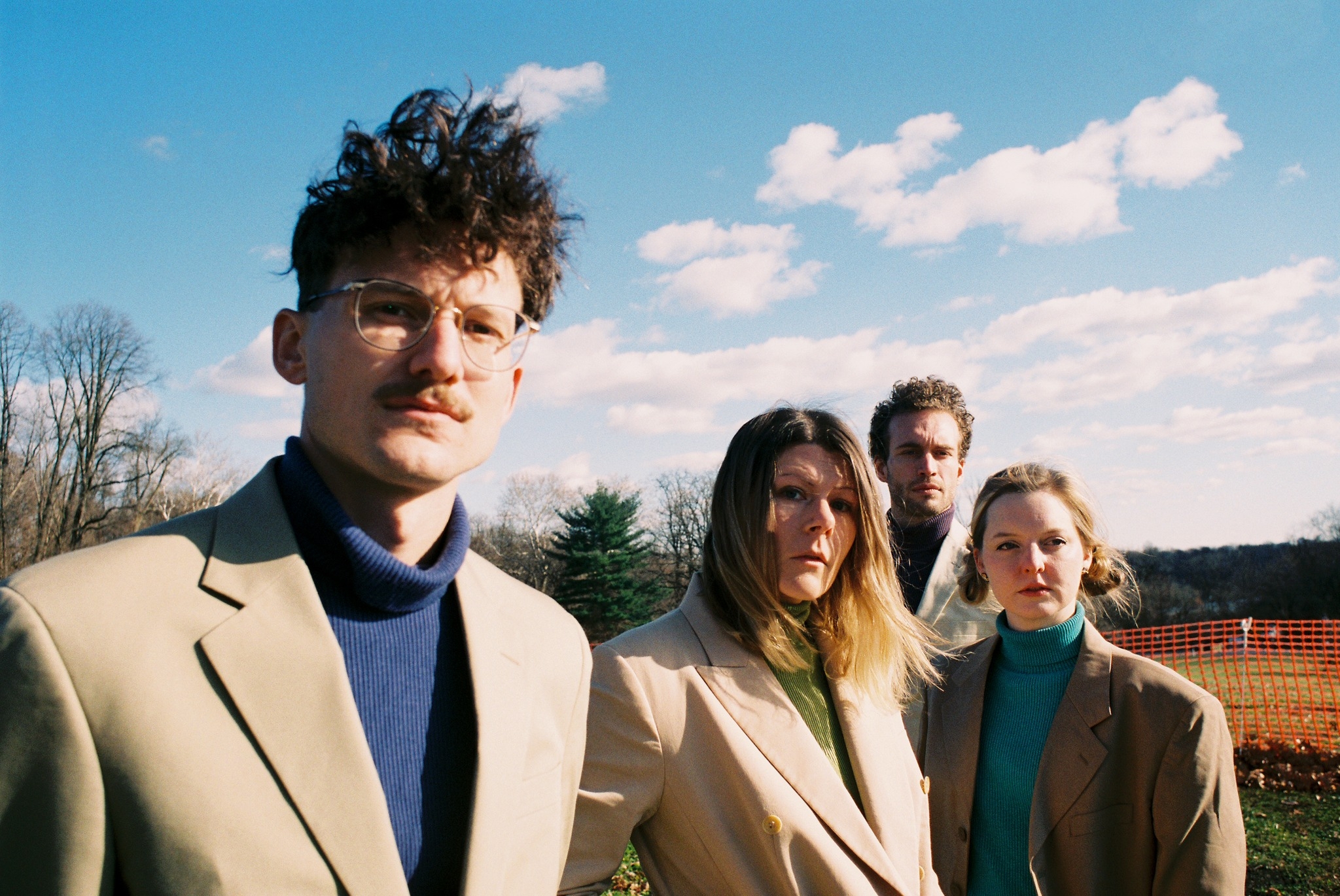 Avec un nouveau single brutal, "Downtown Side", Grocer ne cesse de ...