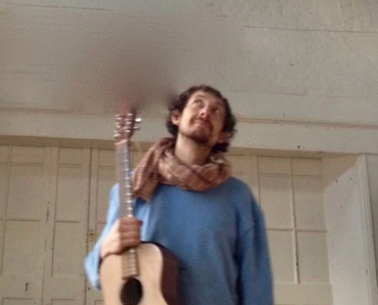 Joe Holtaway nous présente une chanson pleine d'émotion, "Our Love, A ...