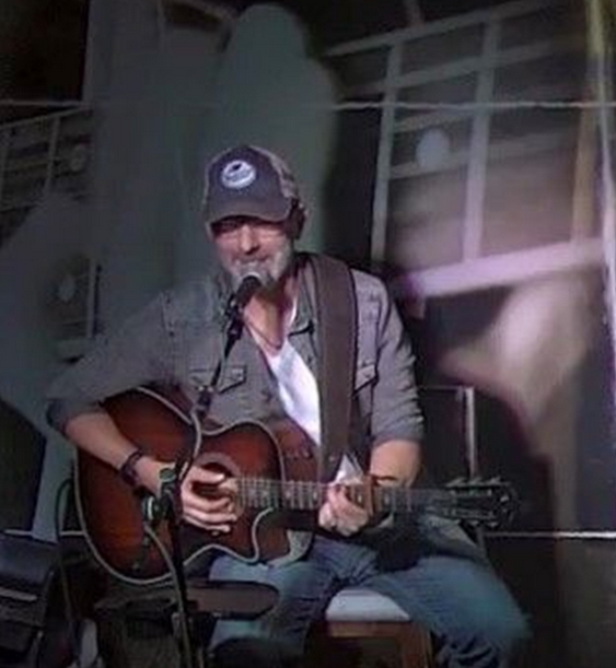 Rocky Michaels célèbre la gratitude avec "Half Full", une ballade Soft ...